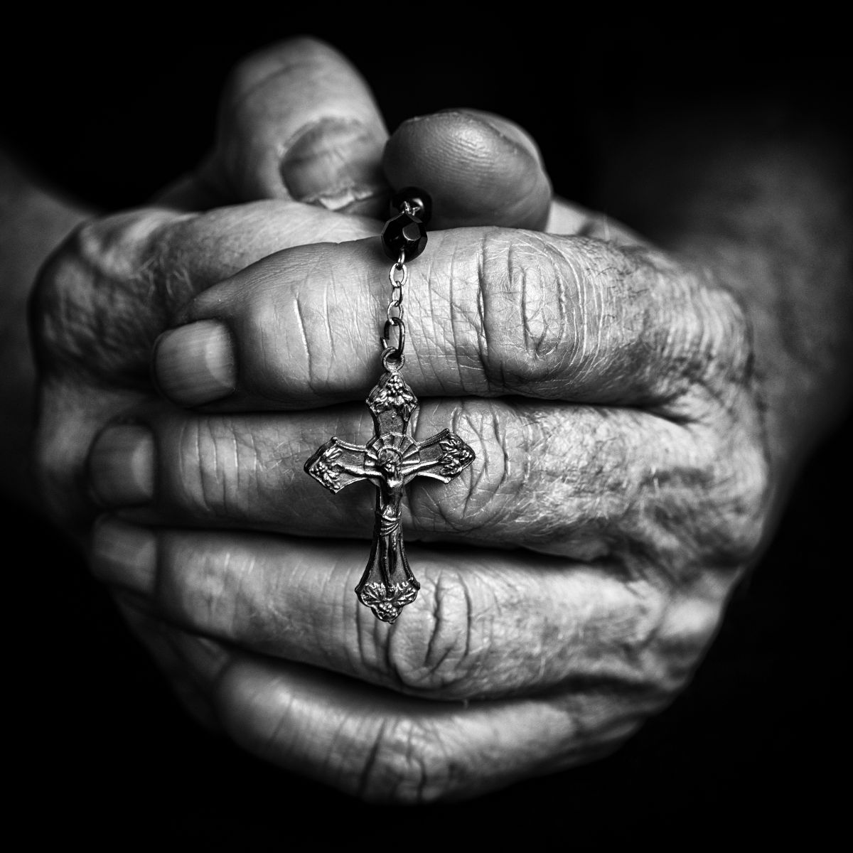 The Spiritual Meaning of a Broken Rosary - Bible Wings