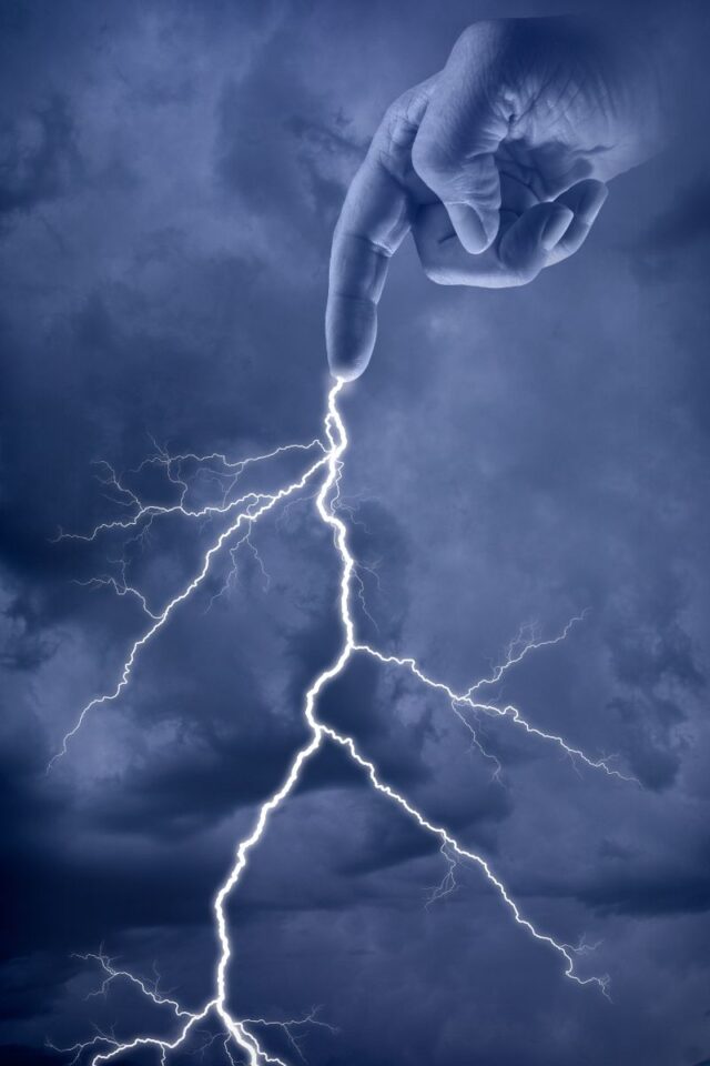 What does lightning symbolize in the Bible? - Bible Wings